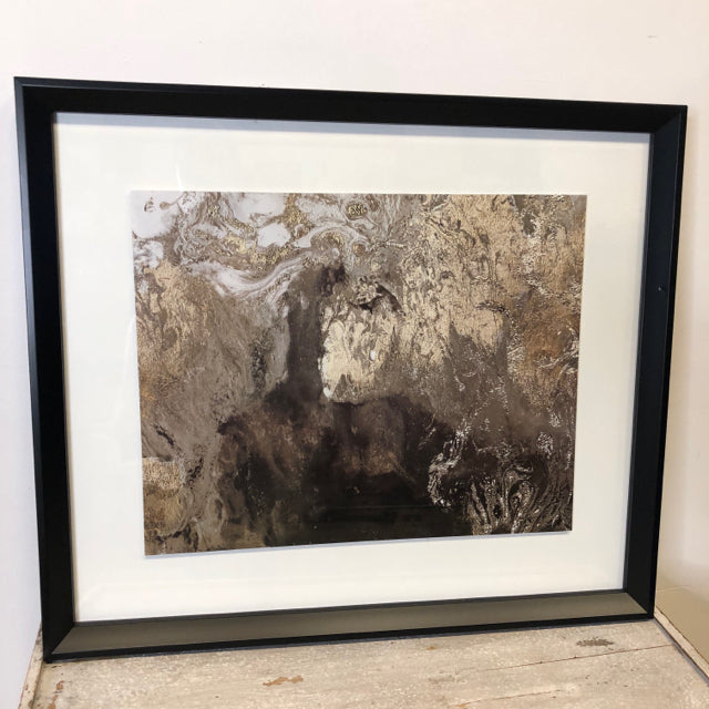 White and Gold Swirl Print in Black Frame – Invio Fine Furniture Consignment